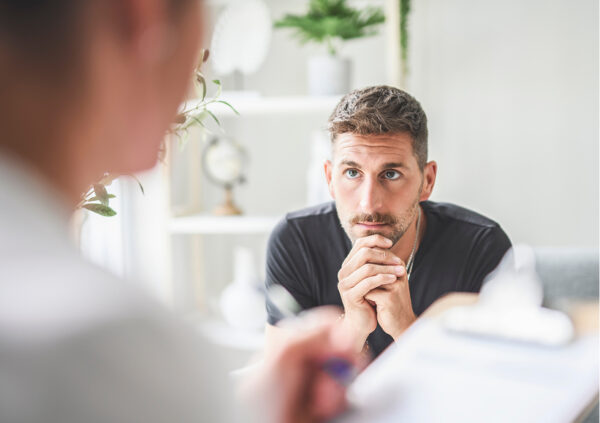 Wat is het verschil tussen een psycholoog en een psychiater? - Psylo